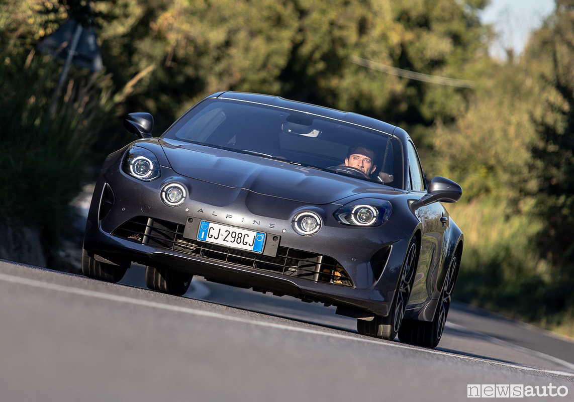 Alpine A110 GT, prova su strada come va | newsauto.it