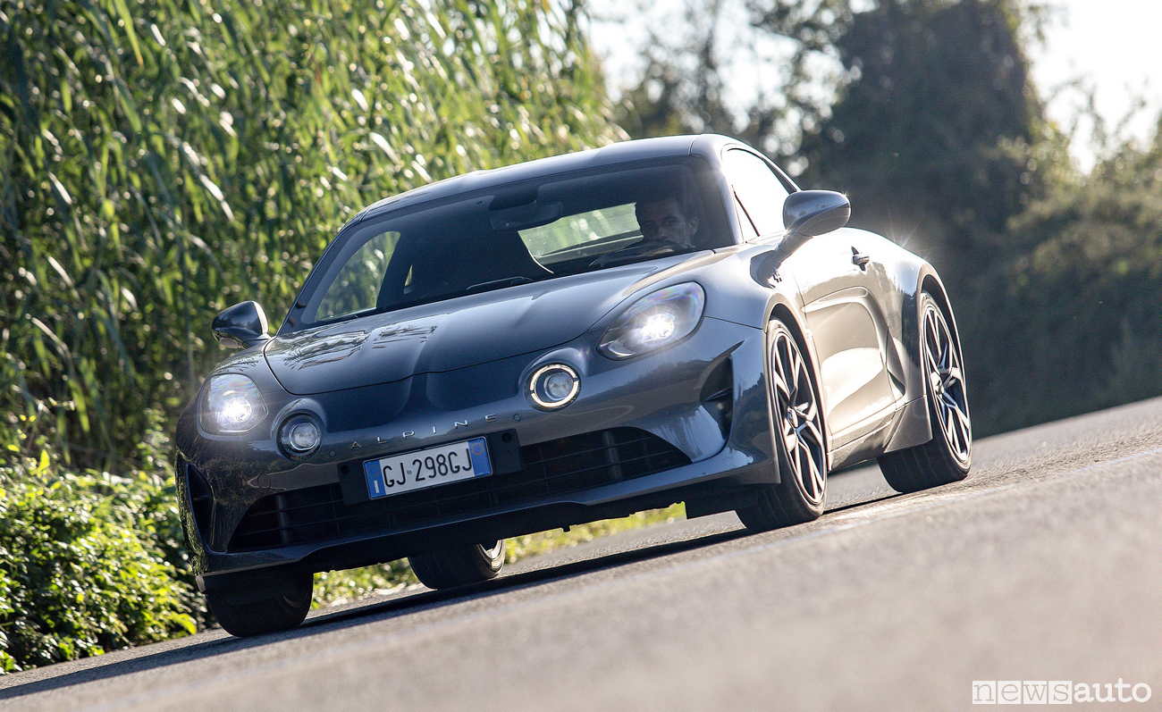 Alpine A110 GT, prova su strada come va | newsauto.it