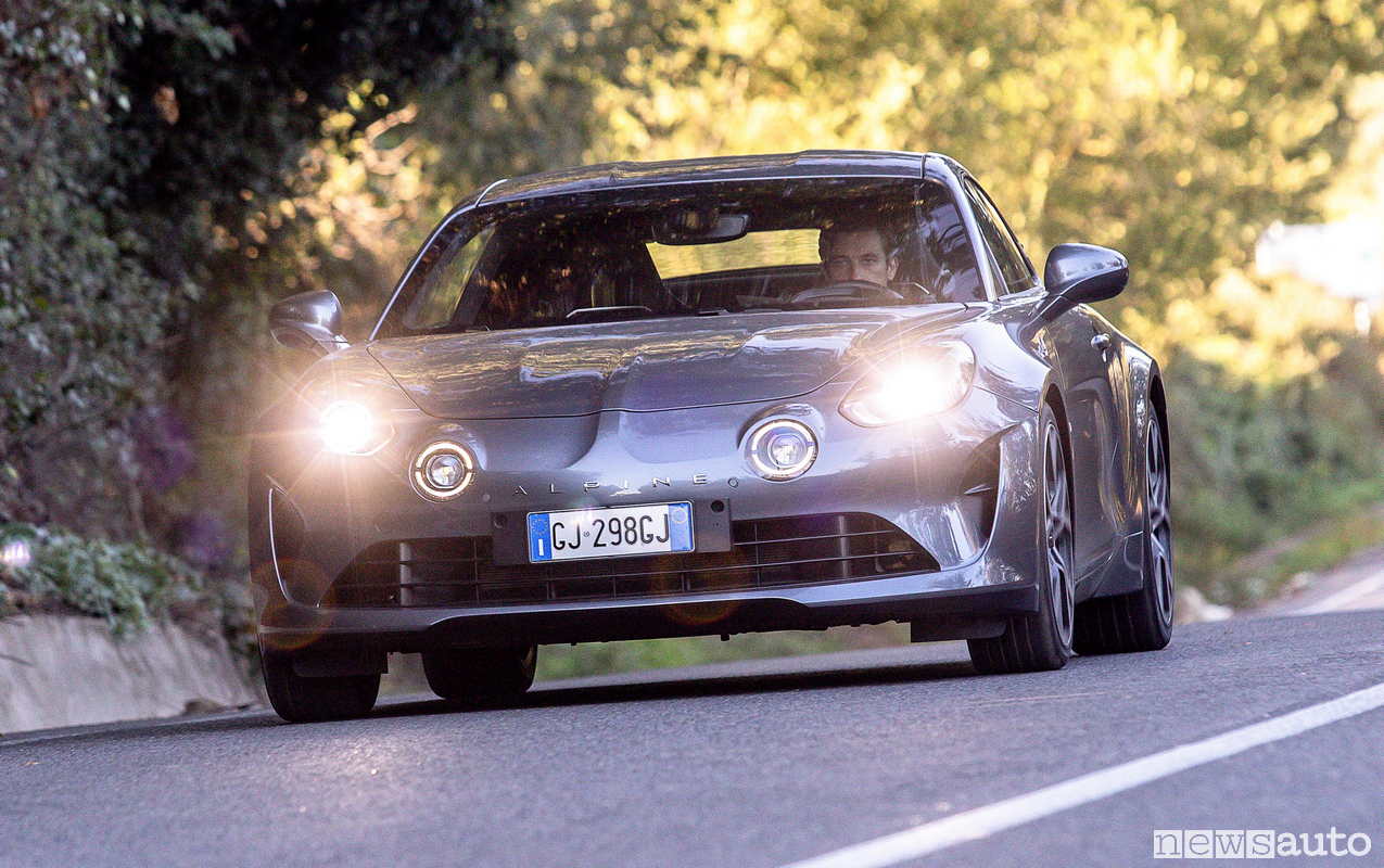 Alpine A110 GT, prova su strada come va | newsauto.it