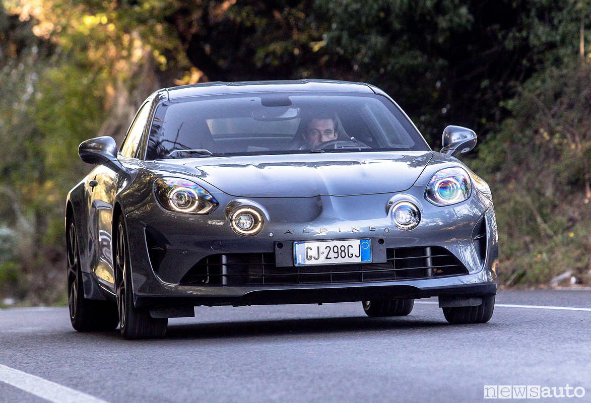 Alpine A110 GT, prova su strada come va | newsauto.it