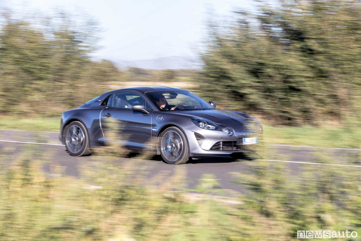 Alpine A110 GT, prova su strada come va | newsauto.it